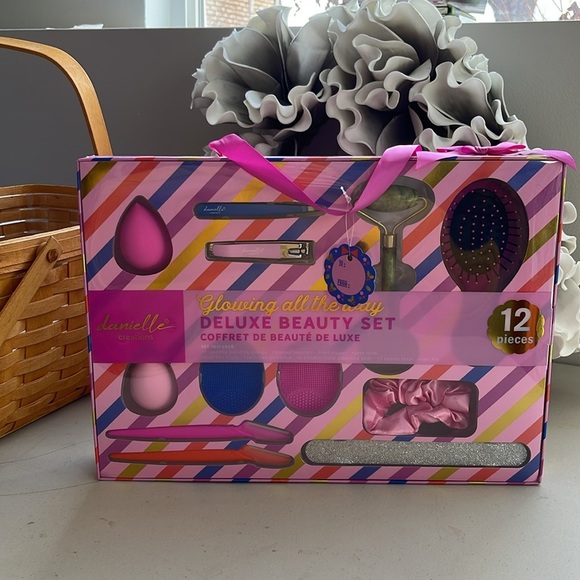 Danielle Creations | Bath & Body | Danielle Creations Deluxe Beauty Set ...